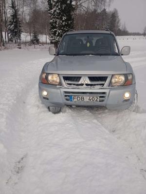 Grey Mitsubishi Pajero 2005 in Vilnius, with an engine capacity of 3.20 L and mileage of 220 thousand km for 3400 €, photo 2 on AUTOMOTO.COM.LV