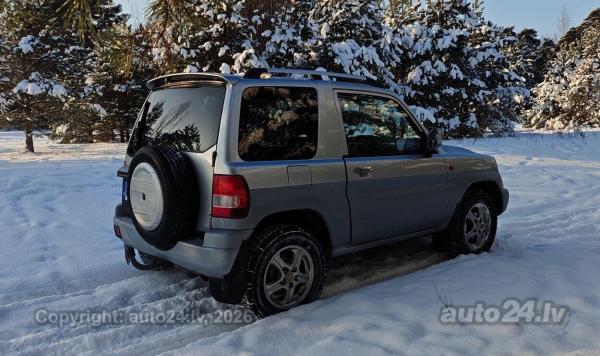 Grey Mitsubishi Pajero 2005 in Parnu, with an engine capacity of 1.80 L and mileage of 193 thousand km for 3400 €, photo 9 on AUTOMOTO.COM.LV