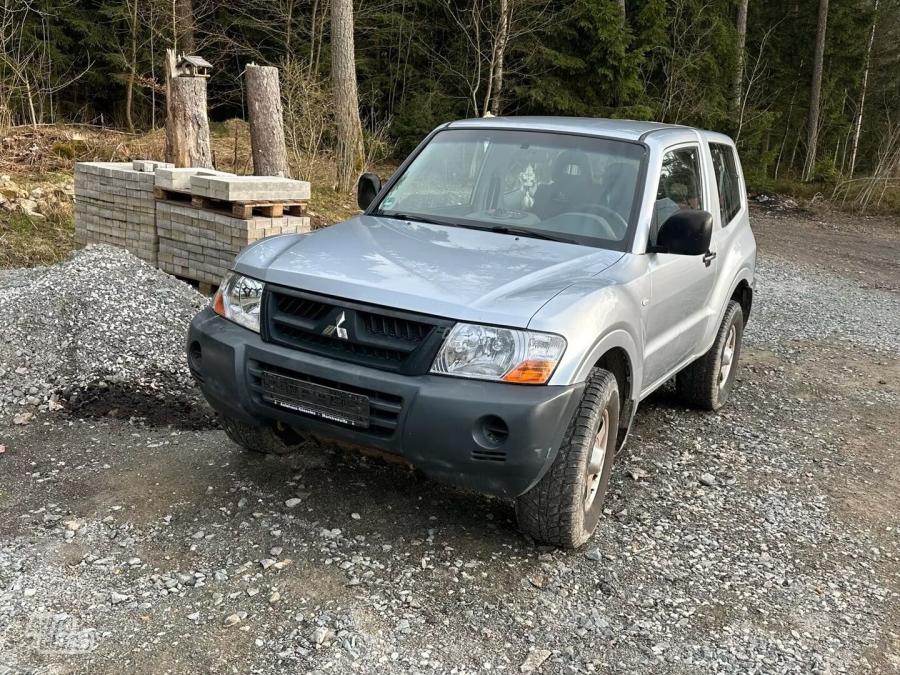 Pelēks Mitsubishi Pajero 2005 Kauņa, ar dzinēja tilpumu 3.20 L un nobraukumu 220 tūkst. km par 2800 €, foto 1 vietnē AUTOMOTO.COM.LV