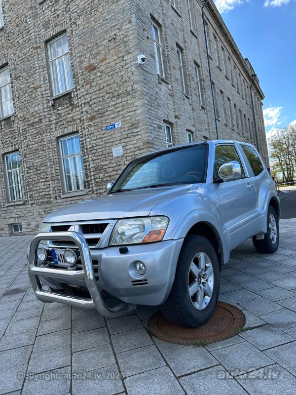 Pelēks Mitsubishi Pajero 2005 Tallina, ar dzinēja tilpumu 3.20 L un nobraukumu 224 tūkst. km par 5300 €, foto 3 vietnē AUTOMOTO.COM.LV