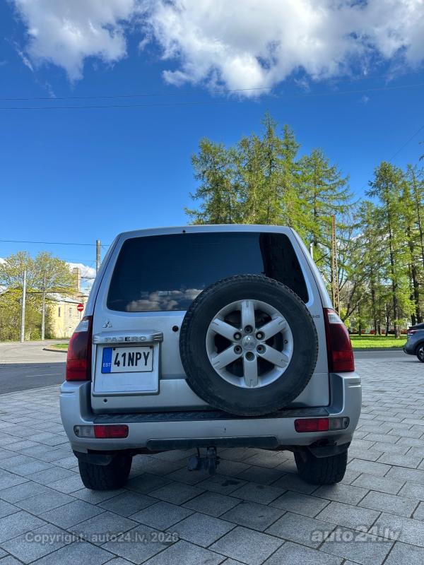 Pelēks Mitsubishi Pajero 2005 Tallina, ar dzinēja tilpumu 3.20 L un nobraukumu 224 tūkst. km par 5300 €, foto 6 vietnē AUTOMOTO.COM.LV
