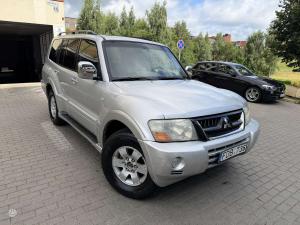 Grey Mitsubishi Pajero 2005 in Vilnius, with an engine capacity of 3.20 L and mileage of 300 thousand km for 2850 €, photo 5 on AUTOMOTO.COM.LV