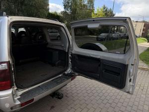 Grey Mitsubishi Pajero 2005 in Vilnius, with an engine capacity of 3.20 L and mileage of 300 thousand km for 2850 €, photo 10 on AUTOMOTO.COM.LV