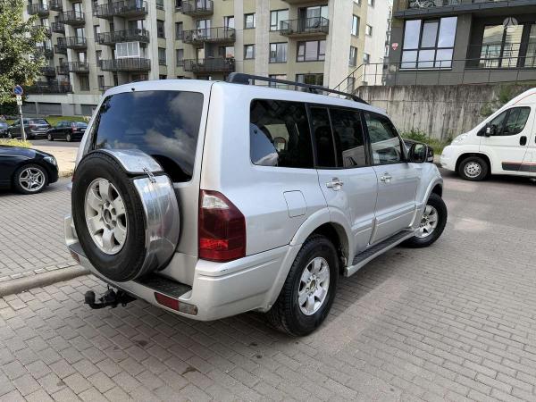Pelēks Mitsubishi Pajero 2005 Viļņa, ar dzinēja tilpumu 3.20 L un nobraukumu 300 tūkst. km par 2850 €, foto 10 vietnē AUTOMOTO.COM.LV