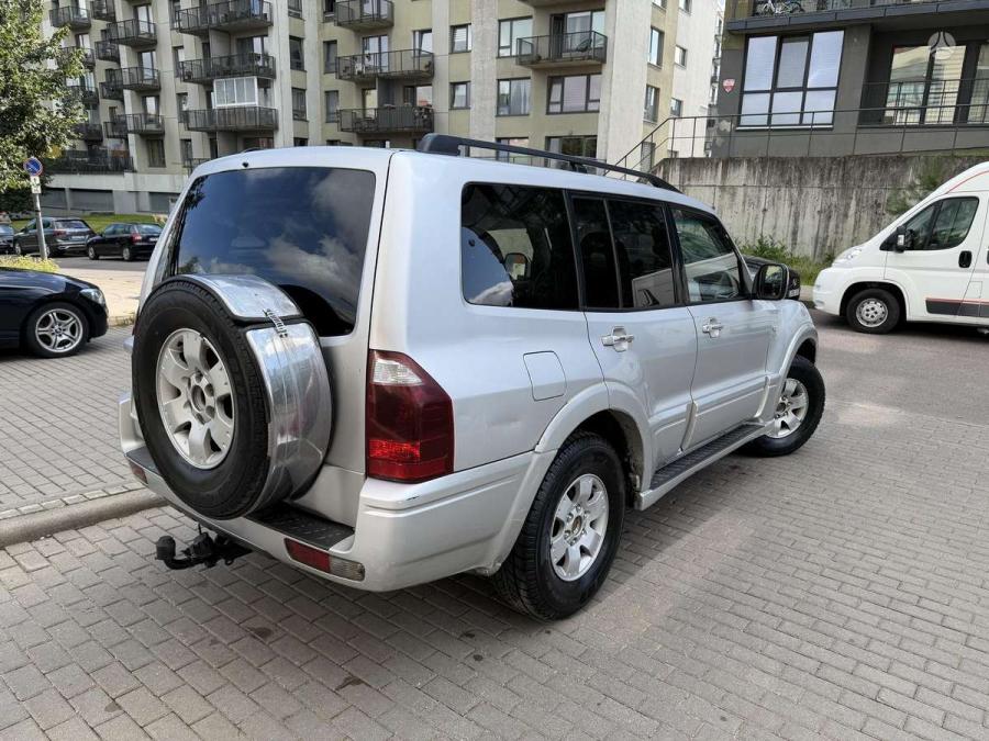 Grey Mitsubishi Pajero 2005 in Vilnius, with an engine capacity of 3.20 L and mileage of 300 thousand km for 2850 €, photo 11 on AUTOMOTO.COM.LV