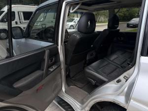 Grey Mitsubishi Pajero 2005 in Vilnius, with an engine capacity of 3.20 L and mileage of 300 thousand km for 2850 €, photo 13 on AUTOMOTO.COM.LV