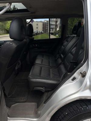 Grey Mitsubishi Pajero 2005 in Vilnius, with an engine capacity of 3.20 L and mileage of 300 thousand km for 2850 €, photo 14 on AUTOMOTO.COM.LV
