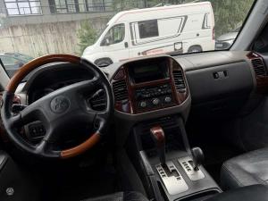 Grey Mitsubishi Pajero 2005 in Vilnius, with an engine capacity of 3.20 L and mileage of 300 thousand km for 2850 €, photo 16 on AUTOMOTO.COM.LV