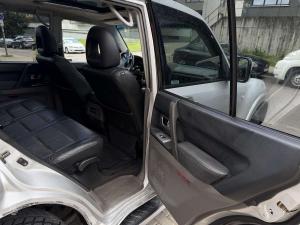 Grey Mitsubishi Pajero 2005 in Vilnius, with an engine capacity of 3.20 L and mileage of 300 thousand km for 2850 €, photo 17 on AUTOMOTO.COM.LV