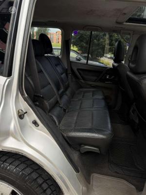 Grey Mitsubishi Pajero 2005 in Vilnius, with an engine capacity of 3.20 L and mileage of 300 thousand km for 2850 €, photo 18 on AUTOMOTO.COM.LV