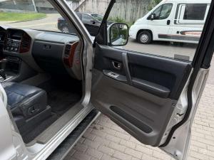 Grey Mitsubishi Pajero 2005 in Vilnius, with an engine capacity of 3.20 L and mileage of 300 thousand km for 2850 €, photo 19 on AUTOMOTO.COM.LV