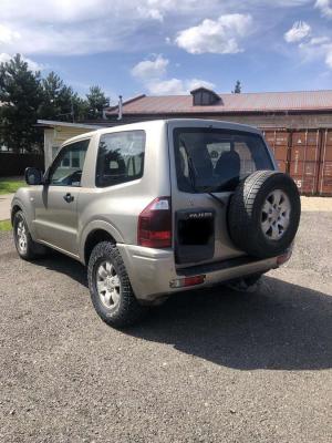 Grey Mitsubishi Pajero 2005 in Panevezys, with an engine capacity of 3.20 L and mileage of 180 thousand km for 4000 €, photo 4 on AUTOMOTO.COM.LV