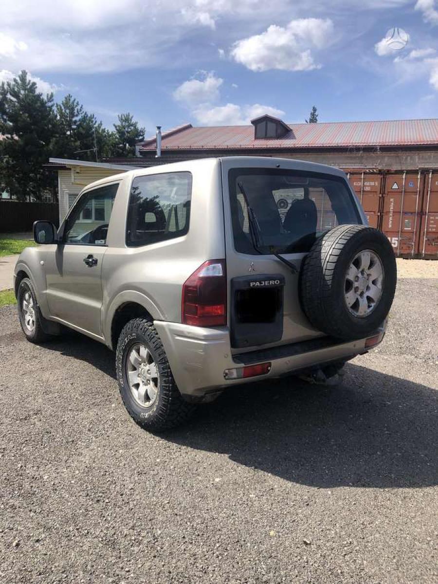 Grey Mitsubishi Pajero 2005 in Panevezys, with an engine capacity of 3.20 L and mileage of 180 thousand km for 4000 €, photo 4 on AUTOMOTO.COM.LV