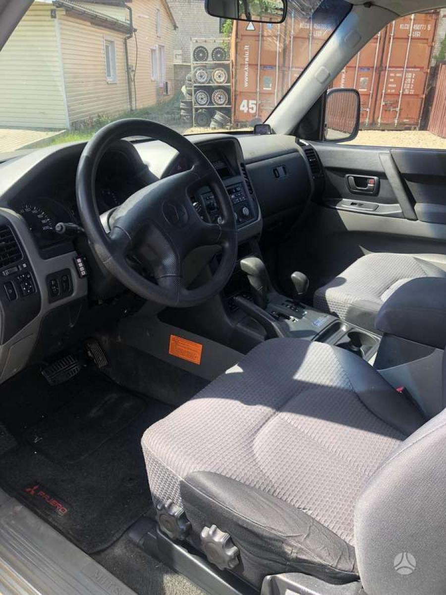 Grey Mitsubishi Pajero 2005 in Panevezys, with an engine capacity of 3.20 L and mileage of 180 thousand km for 4000 €, photo 6 on AUTOMOTO.COM.LV