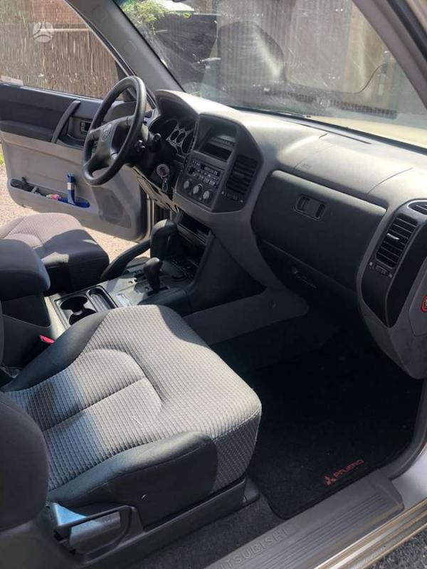 Grey Mitsubishi Pajero 2005 in Panevezys, with an engine capacity of 3.20 L and mileage of 180 thousand km for 4000 €, photo 7 on AUTOMOTO.COM.LV
