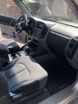 Grey Mitsubishi Pajero 2005 in Panevezys, with an engine capacity of 3.20 L and mileage of 180 thousand km for 4000 €, photo 8 on AUTOMOTO.COM.LV