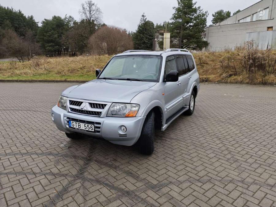 Grey Mitsubishi Pajero 2006 in Vilnius, with an engine capacity of 3.20 L and mileage of 233 thousand km for 4200 €, photo 1 on AUTOMOTO.COM.LV