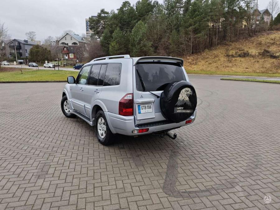 Grey Mitsubishi Pajero 2006 in Vilnius, with an engine capacity of 3.20 L and mileage of 233 thousand km for 4200 €, photo 2 on AUTOMOTO.COM.LV