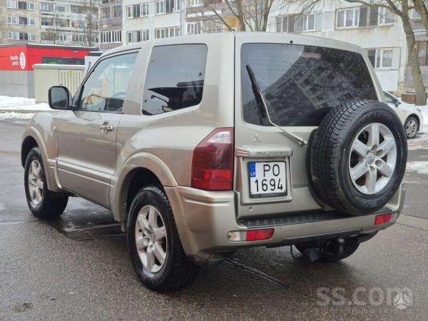 Pelēks Mitsubishi Pajero 2006 Rīga, ar dzinēja tilpumu 3.20 L un nobraukumu 330 tūkst. km par 3890 €, foto 4 vietnē AUTOMOTO.COM.LV
