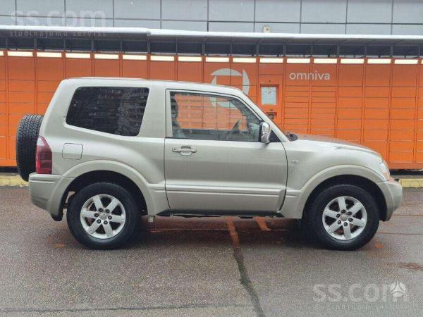 Pelēks Mitsubishi Pajero 2006 Rīga, ar dzinēja tilpumu 3.20 L un nobraukumu 330 tūkst. km par 3890 €, foto 5 vietnē AUTOMOTO.COM.LV