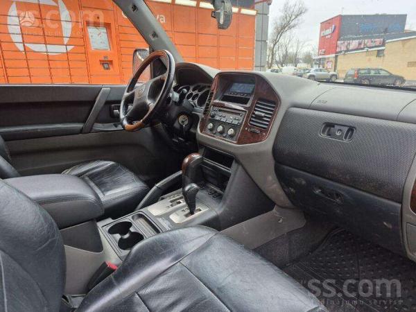 Pelēks Mitsubishi Pajero 2006 Rīga, ar dzinēja tilpumu 3.20 L un nobraukumu 330 tūkst. km par 3890 €, foto 7 vietnē AUTOMOTO.COM.LV