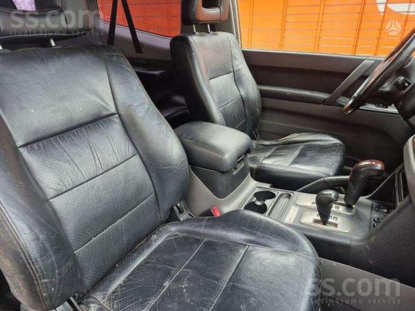 Pelēks Mitsubishi Pajero 2006 Rīga, ar dzinēja tilpumu 3.20 L un nobraukumu 330 tūkst. km par 3890 €, foto 8 vietnē AUTOMOTO.COM.LV