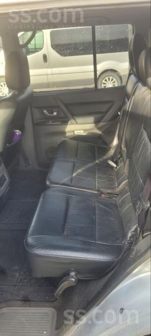Pelēks Mitsubishi Pajero 2006 Rīga, ar dzinēja tilpumu 3.20 L un nobraukumu 280 tūkst. km par 4000 €, foto 5 vietnē AUTOMOTO.COM.LV