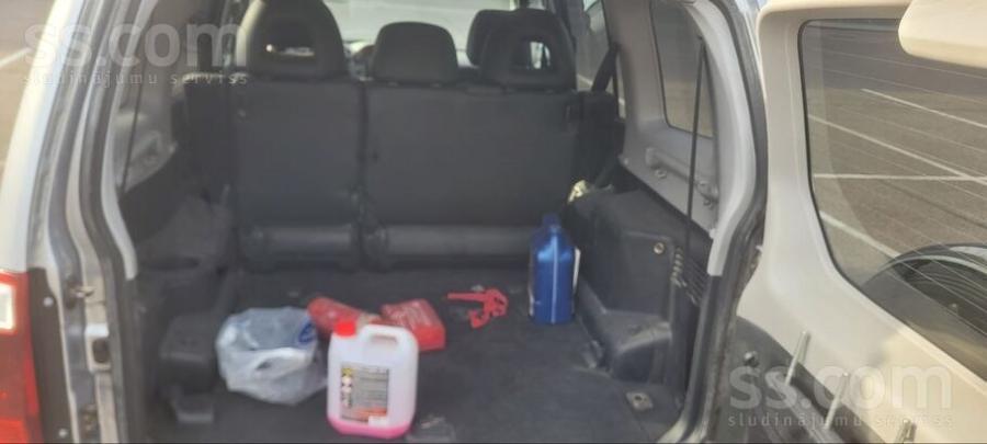 Pelēks Mitsubishi Pajero 2006 Rīga, ar dzinēja tilpumu 3.20 L un nobraukumu 280 tūkst. km par 4000 €, foto 6 vietnē AUTOMOTO.COM.LV