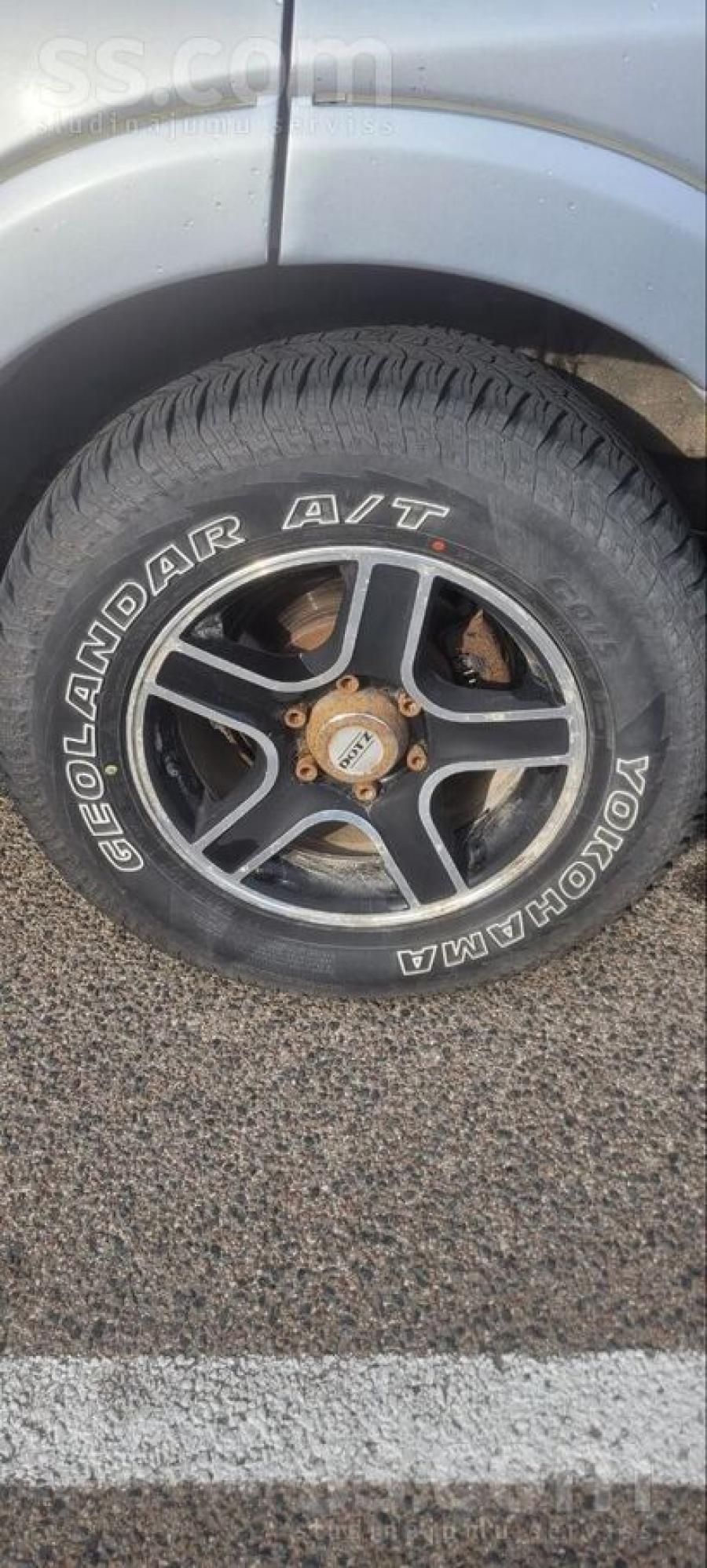 Pelēks Mitsubishi Pajero 2006 Rīga, ar dzinēja tilpumu 3.20 L un nobraukumu 280 tūkst. km par 4000 €, foto 8 vietnē AUTOMOTO.COM.LV