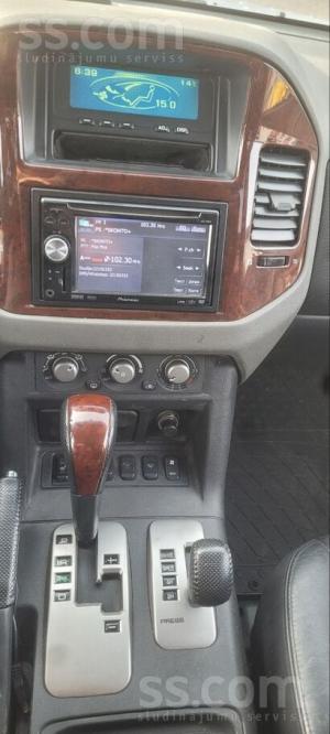Pelēks Mitsubishi Pajero 2006 Rīga, ar dzinēja tilpumu 3.20 L un nobraukumu 280 tūkst. km par 4000 €, foto 10 vietnē AUTOMOTO.COM.LV