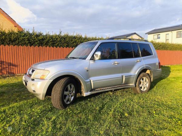Pelēks Mitsubishi Pajero 2006 Viļņa, ar dzinēja tilpumu 3.20 L un nobraukumu 279 tūkst. km par 3950 €, foto 1 vietnē AUTOMOTO.COM.LV