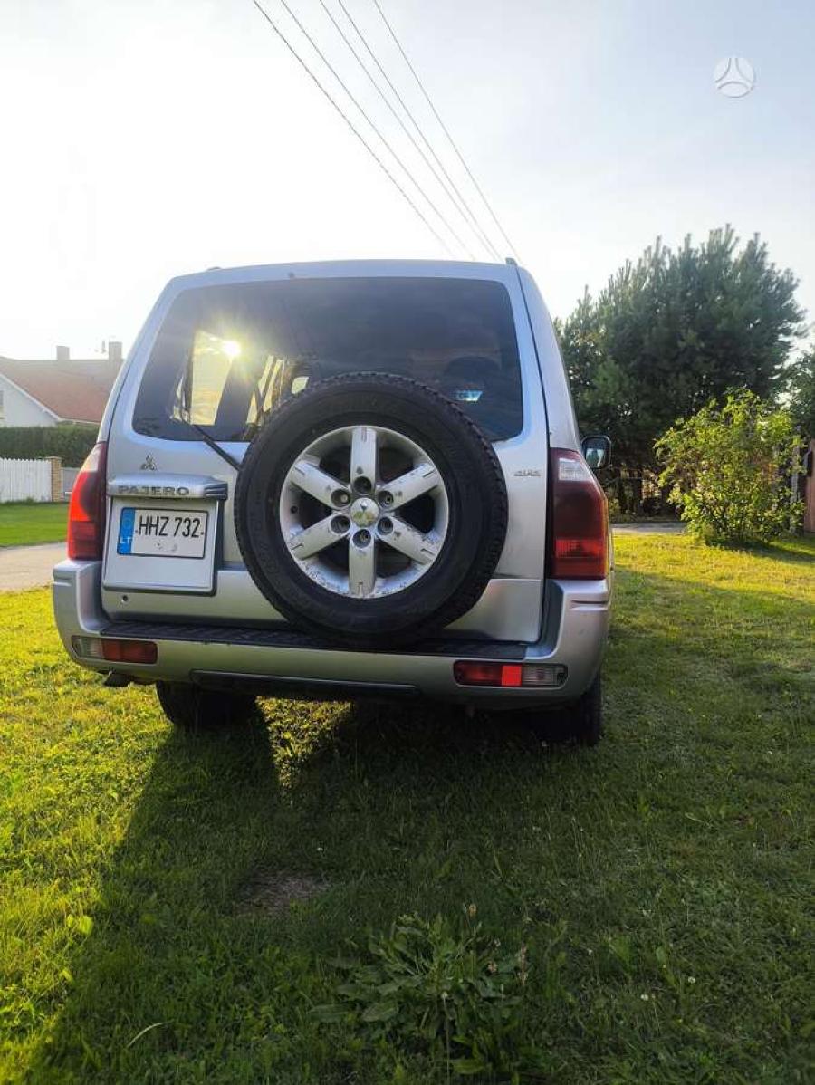 Pelēks Mitsubishi Pajero 2006 Viļņa, ar dzinēja tilpumu 3.20 L un nobraukumu 279 tūkst. km par 3950 €, foto 5 vietnē AUTOMOTO.COM.LV