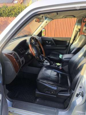 Pelēks Mitsubishi Pajero 2006 Viļņa, ar dzinēja tilpumu 3.20 L un nobraukumu 279 tūkst. km par 3950 €, foto 8 vietnē AUTOMOTO.COM.LV
