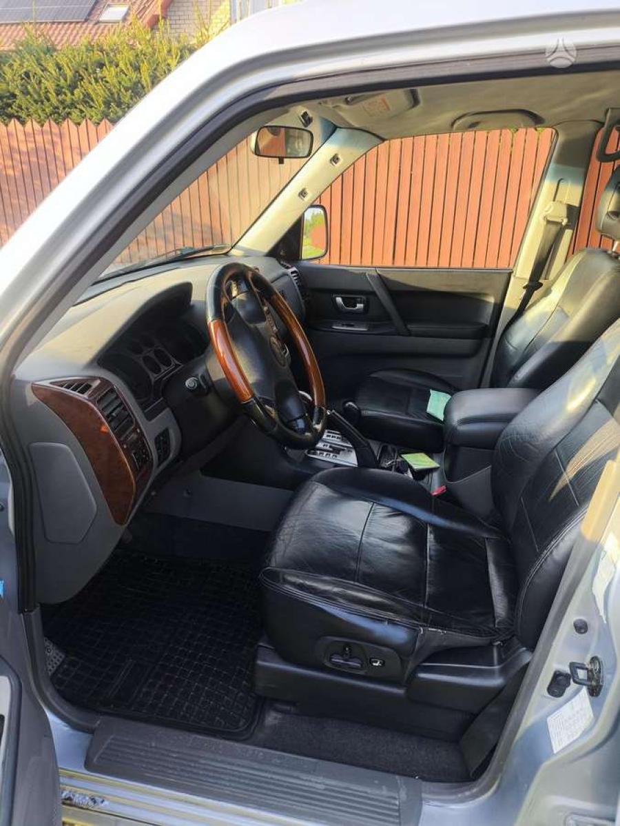 Pelēks Mitsubishi Pajero 2006 Viļņa, ar dzinēja tilpumu 3.20 L un nobraukumu 279 tūkst. km par 3950 €, foto 8 vietnē AUTOMOTO.COM.LV