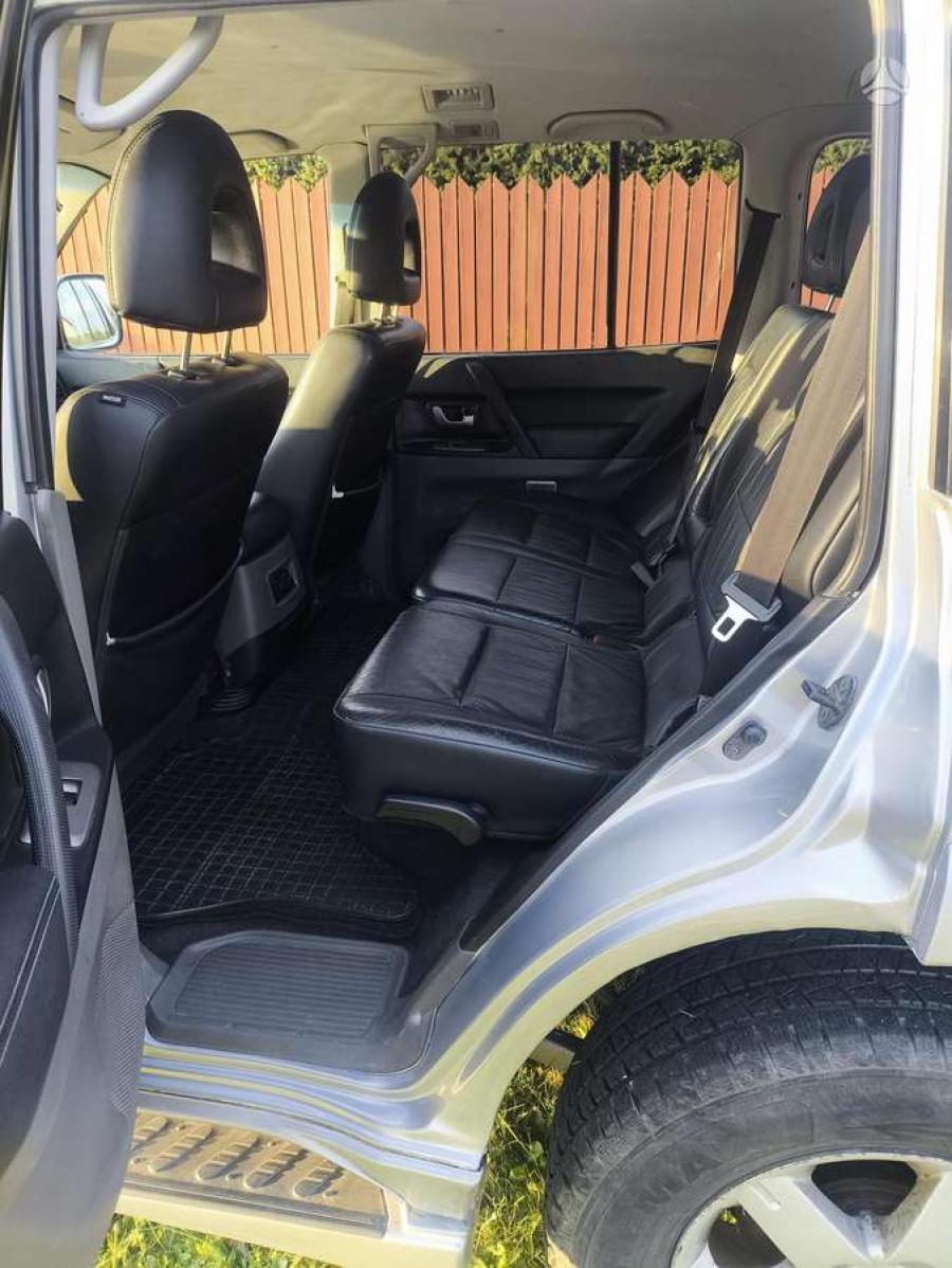 Pelēks Mitsubishi Pajero 2006 Viļņa, ar dzinēja tilpumu 3.20 L un nobraukumu 279 tūkst. km par 3950 €, foto 9 vietnē AUTOMOTO.COM.LV