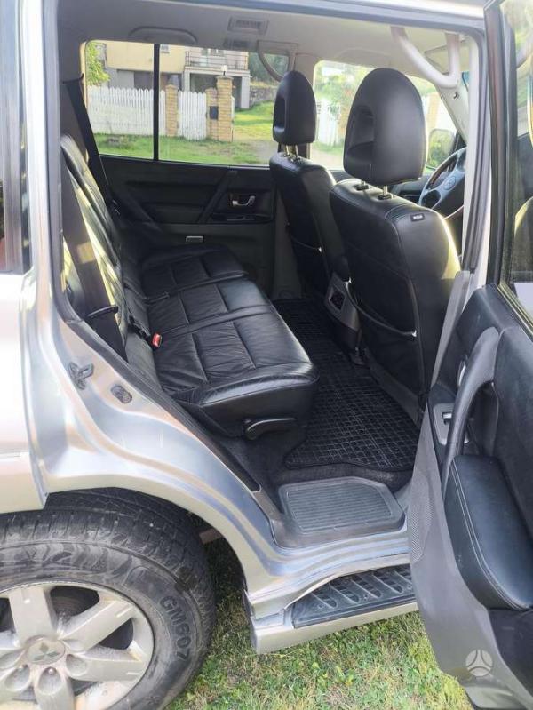 Pelēks Mitsubishi Pajero 2006 Viļņa, ar dzinēja tilpumu 3.20 L un nobraukumu 279 tūkst. km par 3950 €, foto 11 vietnē AUTOMOTO.COM.LV