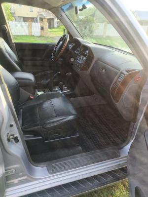 Pelēks Mitsubishi Pajero 2006 Viļņa, ar dzinēja tilpumu 3.20 L un nobraukumu 279 tūkst. km par 3950 €, foto 12 vietnē AUTOMOTO.COM.LV