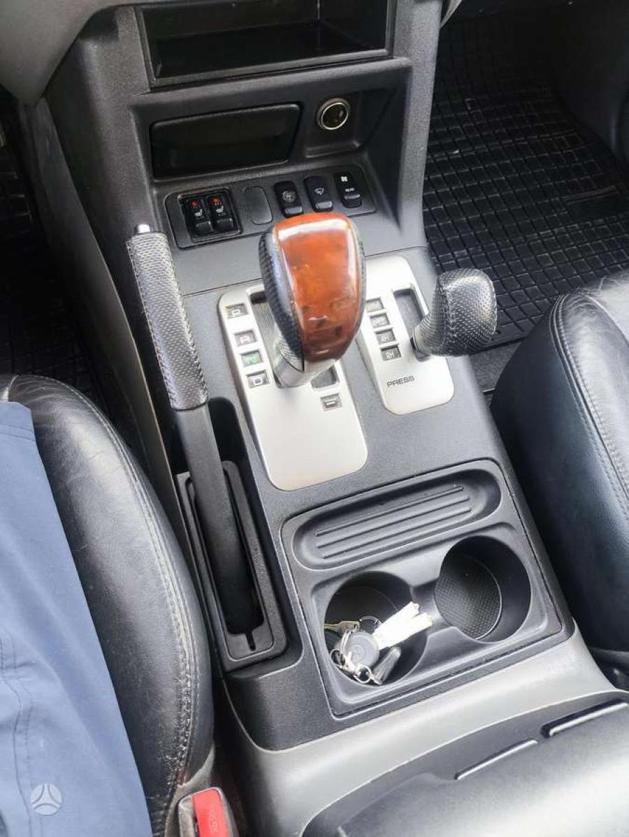 Pelēks Mitsubishi Pajero 2006 Viļņa, ar dzinēja tilpumu 3.20 L un nobraukumu 279 tūkst. km par 3950 €, foto 13 vietnē AUTOMOTO.COM.LV