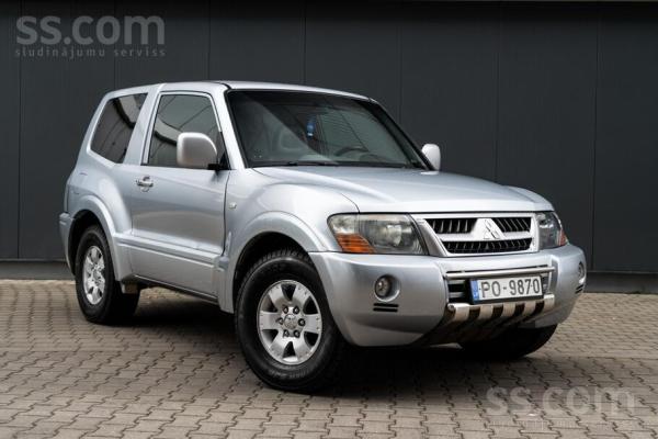 Mitsubishi Pajero 2006 in Riga on AUTOMOTO.COM.LV Grey Mitsubishi Pajero 2006 in Riga, with an engine capacity of 3.20 L and mileage of 233 thousand km for 3800 €, photo 1 on AUTOMOTO.COM.LV