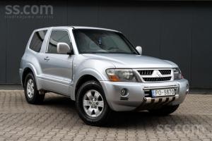 Pelēks Mitsubishi Pajero 2006 Rīga, ar dzinēja tilpumu 3.20 L un nobraukumu 233 tūkst. km par 3800 €, foto  vietnē AUTOMOTO.COM.LV