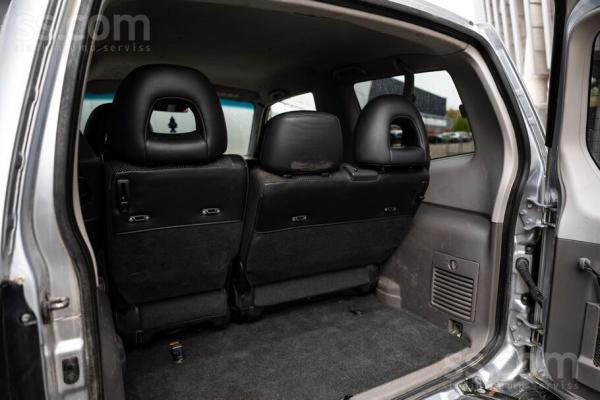 Mitsubishi Pajero 2006 in Riga on AUTOMOTO.COM.LV Grey Mitsubishi Pajero 2006 in Riga, with an engine capacity of 3.20 L and mileage of 233 thousand km for 3800 €, photo 6 on AUTOMOTO.COM.LV