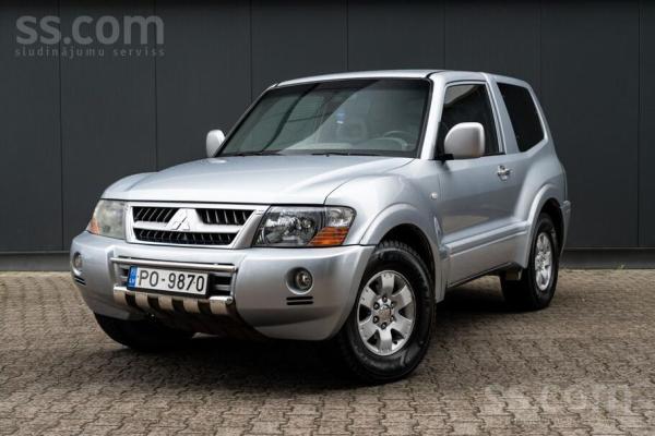 Mitsubishi Pajero 2006 in Riga on AUTOMOTO.COM.LV Grey Mitsubishi Pajero 2006 in Riga, with an engine capacity of 3.20 L and mileage of 233 thousand km for 3800 €, photo 10 on AUTOMOTO.COM.LV