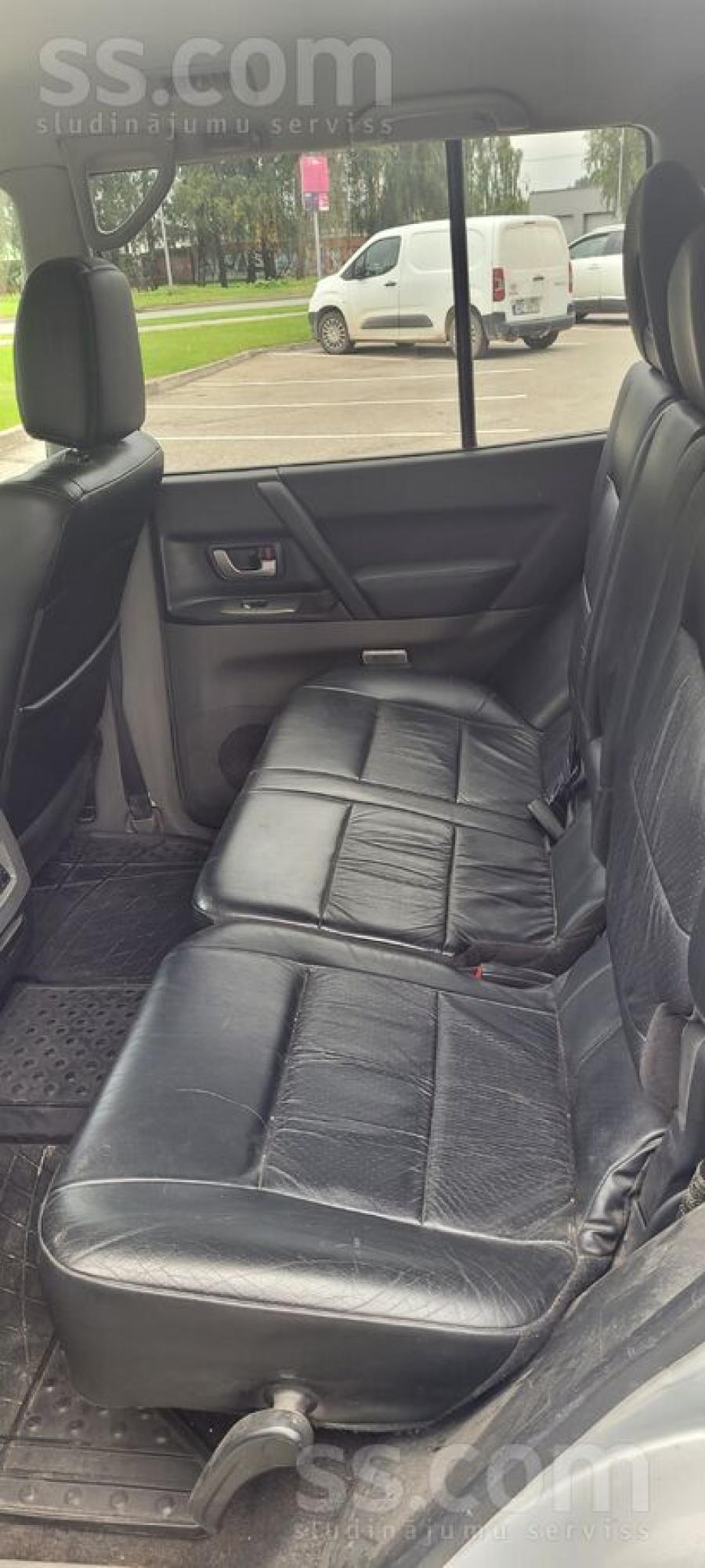 Pelēks Mitsubishi Pajero 2006 Rīga, ar dzinēja tilpumu 3.20 L un nobraukumu 280 tūkst. km par 3000 €, foto 10 vietnē AUTOMOTO.COM.LV