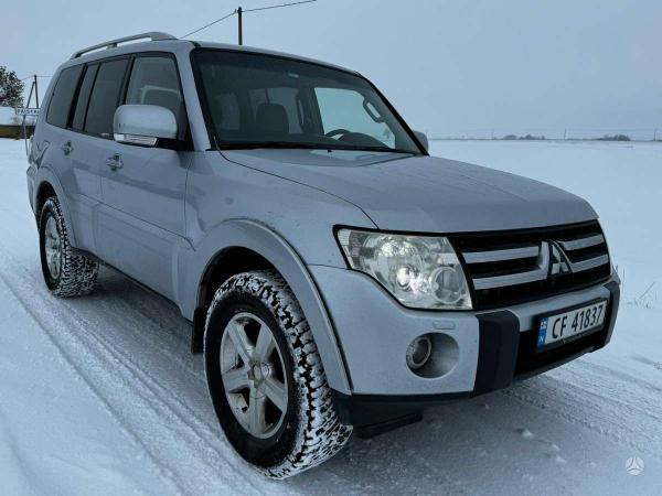 Pelēks Mitsubishi Pajero 2007 Panevēža, ar dzinēja tilpumu 3.20 L un nobraukumu 281 tūkst. km par 6800 €, foto 1 vietnē AUTOMOTO.COM.LV