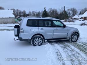 Grey Mitsubishi Pajero 2007 in Tallinn, with an engine capacity of 3.20 L and mileage of 298 thousand km for 7500 €, photo 4 on AUTOMOTO.COM.LV