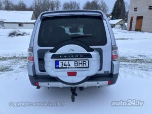 Grey Mitsubishi Pajero 2007 in Tallinn, with an engine capacity of 3.20 L and mileage of 298 thousand km for 7500 €, photo 5 on AUTOMOTO.COM.LV