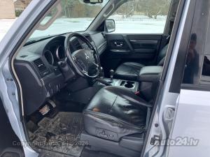 Grey Mitsubishi Pajero 2007 in Tallinn, with an engine capacity of 3.20 L and mileage of 298 thousand km for 7500 €, photo 6 on AUTOMOTO.COM.LV
