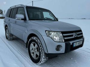 Grey Mitsubishi Pajero 2007 in Panevezys, with an engine capacity of 3.20 L and mileage of 281 thousand km for 6400 €, photo  on AUTOMOTO.COM.LV