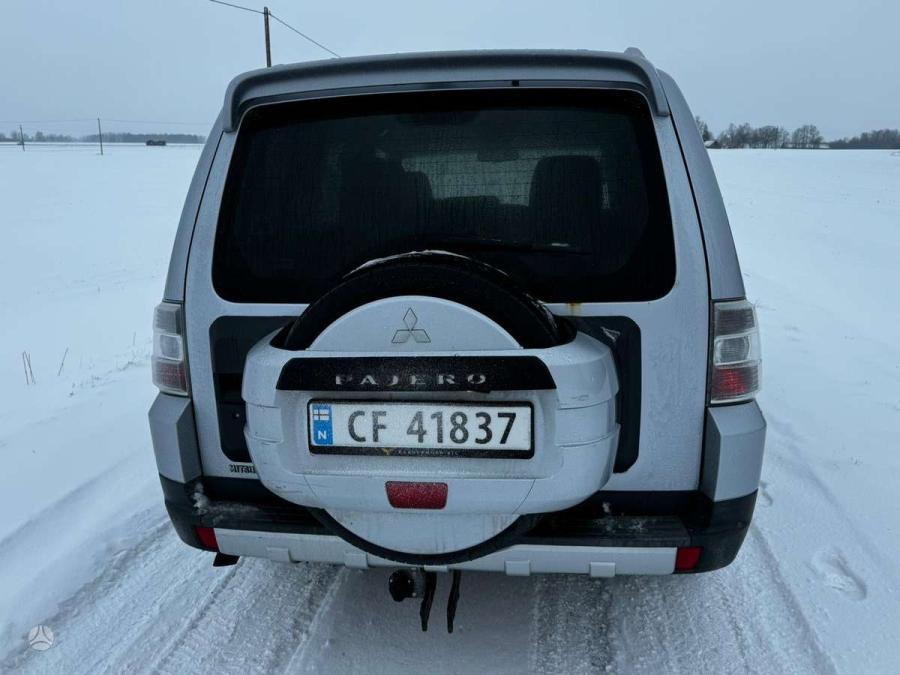 Pelēks Mitsubishi Pajero 2007 Panevēža, ar dzinēja tilpumu 3.20 L un nobraukumu 281 tūkst. km par 6400 €, foto 5 vietnē AUTOMOTO.COM.LV