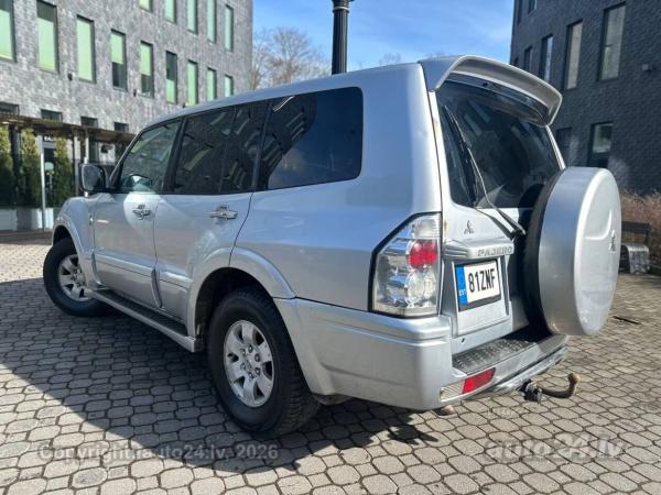 Grey Mitsubishi Pajero 2007 in Tallinn, with an engine capacity of 3.20 L and mileage of 345 thousand km for 3999 €, photo 3 on AUTOMOTO.COM.LV